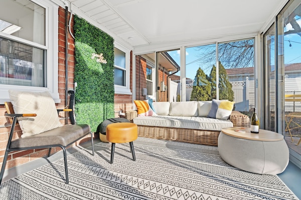 New! King Bed. 3tvs, Fireplace W Enclosed Patio, Fenced In Backyard, Bbq - Royal Oak, MI