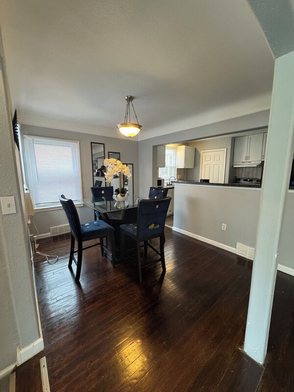 Charming 3-bedroom House With Ac And Wifi In Phenomenal Detroit - Detroit, MI