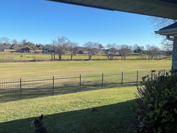 Open And Spacious 3-bedroom Home On Golf Course, Wifi, Ac In Fantastic Longview - Longview, TX