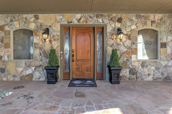 Starry Nights - Unforgettable Views, Steamy Hot Tub, Game Room + More! - Jasper, GA
