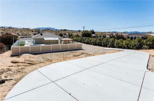 Charming 4-bedroom House With Ac And Wifi In Hesperia W/ Beautiful Pool - Victorville, CA