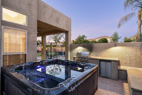 Sauna, Fitness Room, Hot Tub! - Phoenix, AZ