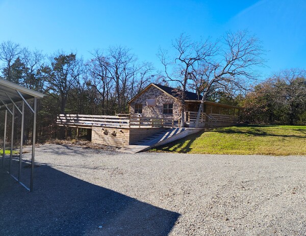 Tranquil 2-bedroom Cabin On An Acre In Serene Pottsboro, 4 Mins To Lake Texoma! - Lake Texoma