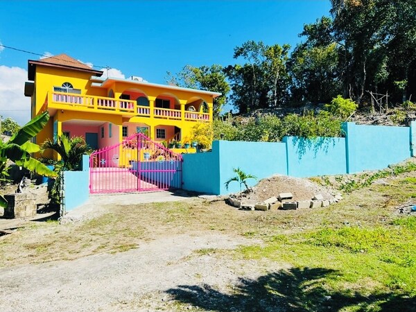 Charming 3-bedroom House With Ac And Wifi In Negril - Negril