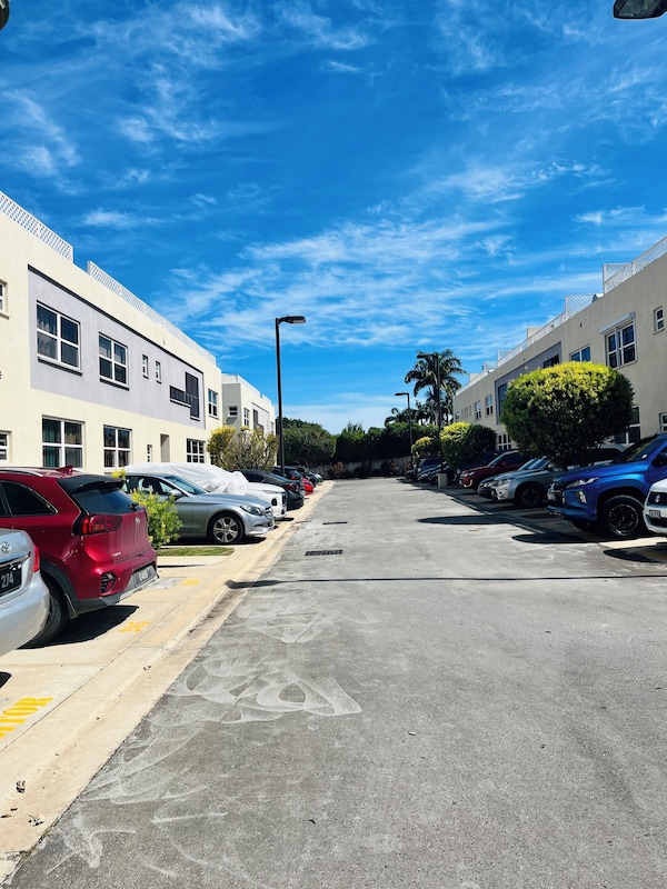 Chic Condo In Central Locationpool, Gated, Wifi - Barbados