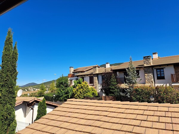 Charming Pyrenean House - Jaca