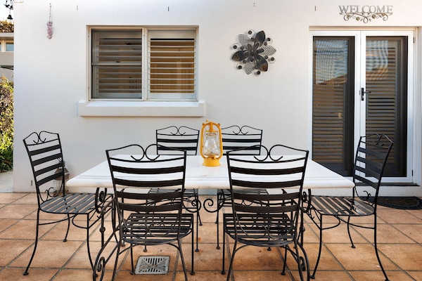 Elegant Englehardt Villa - Gorgeous Two Bedroom Townhouse In Central Albury - Albury