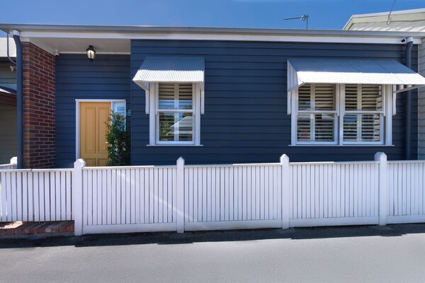 Stylish French-themed Cottage, Perfect For A Relaxing Getaway, Centrally Located - Ballarat
