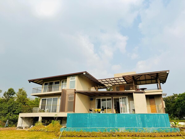Tikona Villa 4bhk Luxury Villa In Pimplad Nashik With Wifi, Ac, Swimming Pool - Nashik