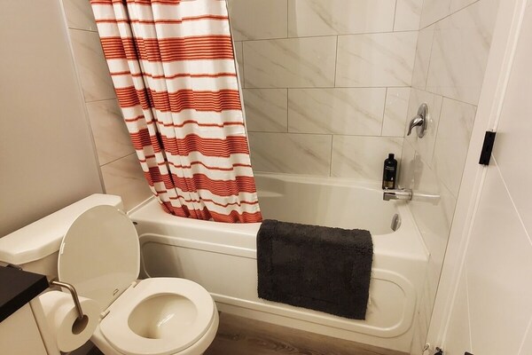 Phoebe - New 2 Bdrm Basement Suite Near Downtown! - Saint Albert