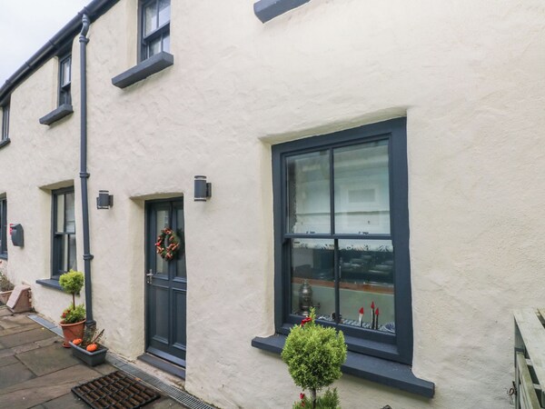 Blacksmiths Cottage, Pet Friendly, Luxury Holiday Cottage In Pembroke - Manorbier