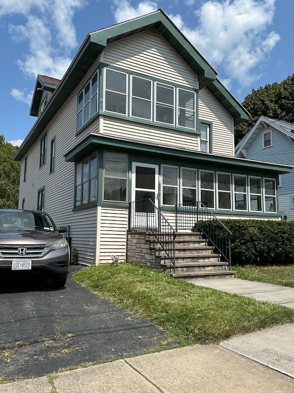 Come Home To Kenwood 2 Bed Pet Friendly Free Park Conveniently In Syracuse - Syracuse, NY