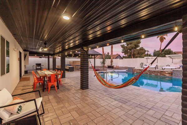 Group-friendly | Large Backyard W/ Heated Pool - Gilbert, AZ