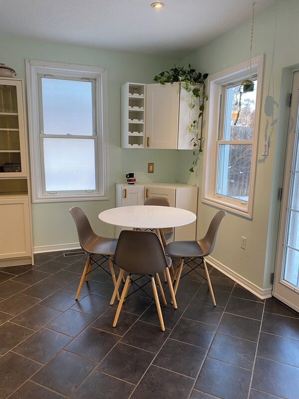 The Green On Bancroft: Fabulous Organic Family Home - Kanata