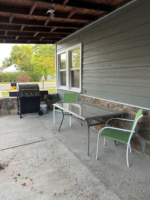 Custer Cottage / Fenced Yard - Billings, MT