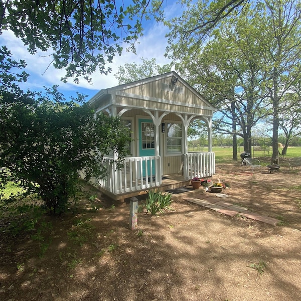 The Beulah Jane Is A Peaceful Cabin On Working Farm In Glen Rose. - Lake Whitney, TX