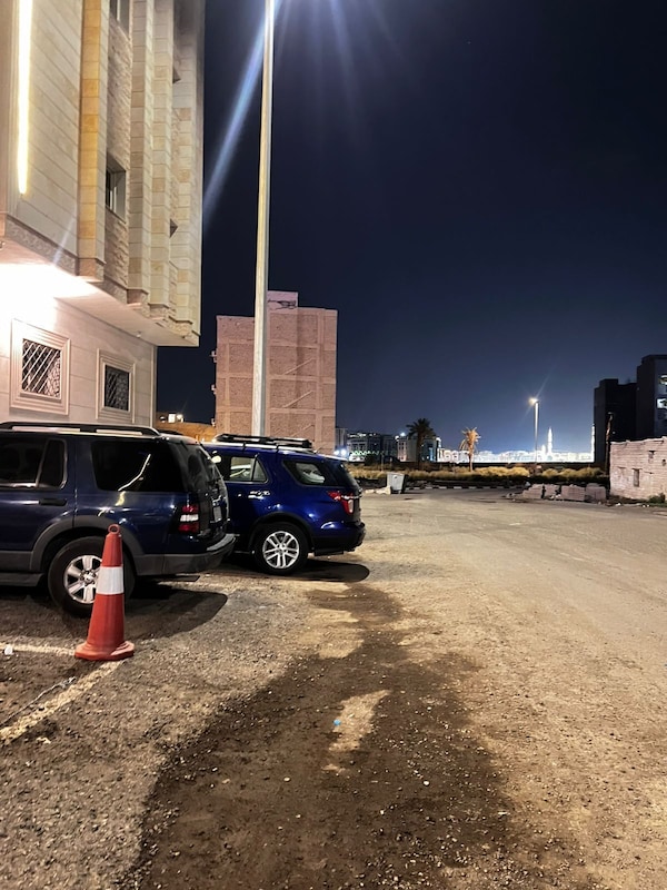Spacious Building With 56 Bedrooms And Ac, Wifi In Fabulous Madinah - Medina