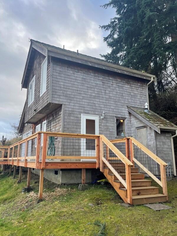 Charming Beachfront 1-bedroom Cottage Near Langley, Whidbey Island Washington. - Whidbey Island, WA