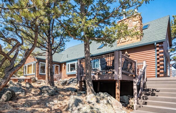 Majestic Views! 4 Bedroom, 4.5 Bath Home Close To Town - Estes Park, CO