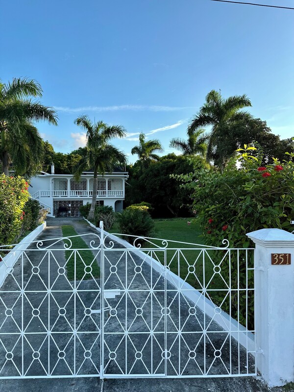 3-bedroom Vacation Home In Coral Gardens Montego Bay, Jamaica - Montego Bay