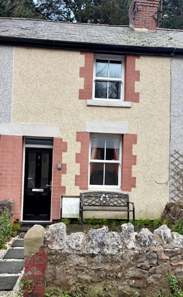 Charming 2-bedroom House In The Heart Of Colwyn Bay - Colwyn Bay