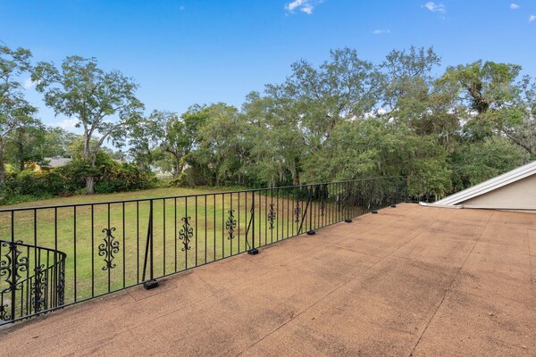 Tranquil Luxury Estate Property 5,700 Sq Ft On 3+ Acres, Complete With Helipad - Altamonte Springs, FL