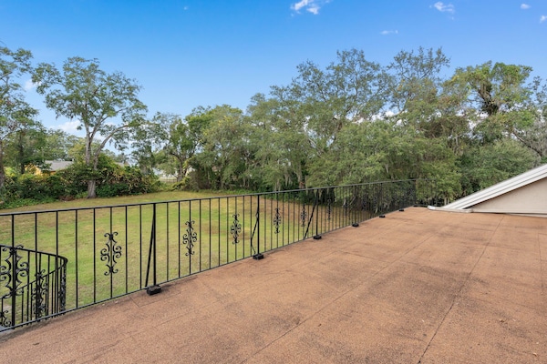 Tranquil Luxury Estate Property 5,700 Sq Ft On 3+ Acres, Complete With Helipad - Altamonte Springs, FL