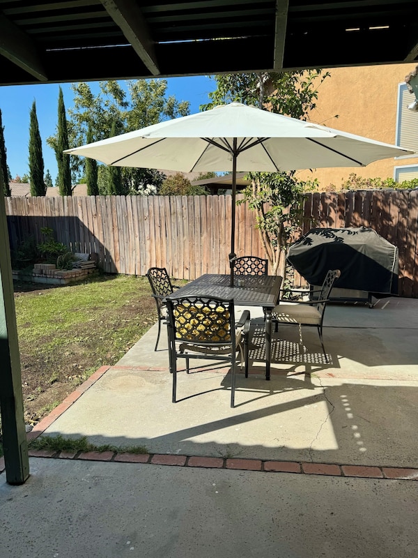 Fontana Cottage Home 3 Bedroom - Riverside, CA
