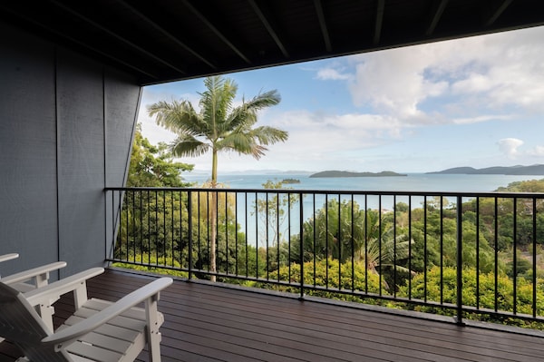 Brand New 2 Bed, 2 Bath Apartment, Full Sunset Views With Valet Buggy Service - Hamilton Island