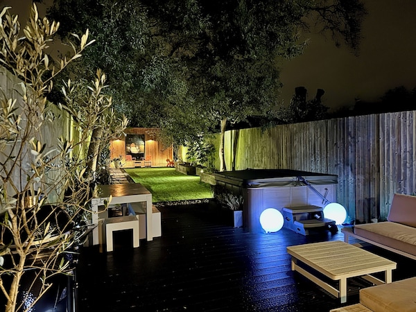 Spacious 3 Bed House. 9min Walk To Tube. Free Parking. Hot Tub. Pet Friendly - Ilford