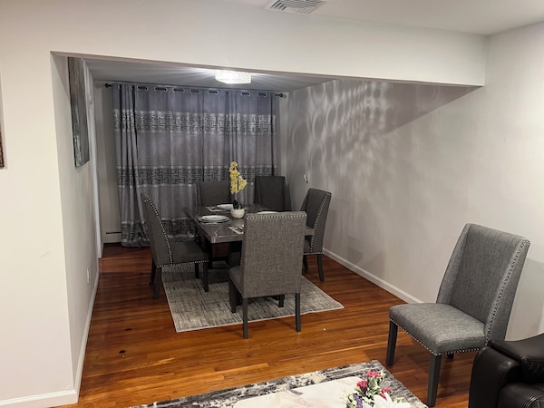 Spacious 4-bedroom House With Wifi And Ac In  Union.\n2mnts To Majors Hw. - Elizabeth, NJ