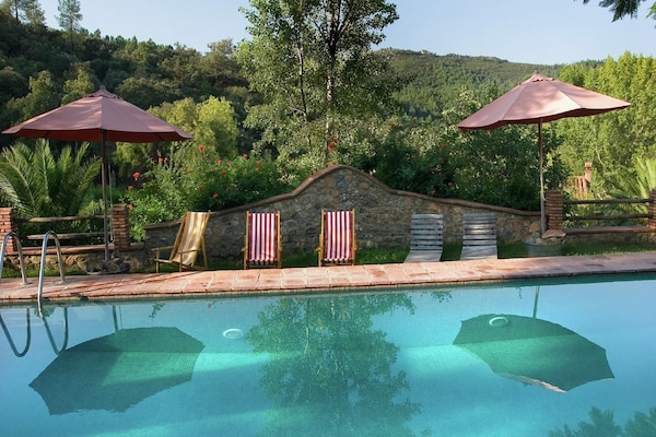 Casa De Vacaciones El Conejo Con Vistas Panorámica - Alájar