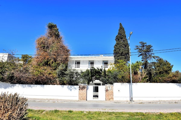 Luxury Villa With Central Frontview On Historical Carthage Punic Ports - La Marsa