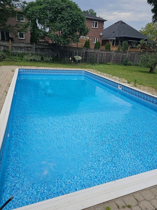 Pool, Foosball, 2 Living Rms - Burlington