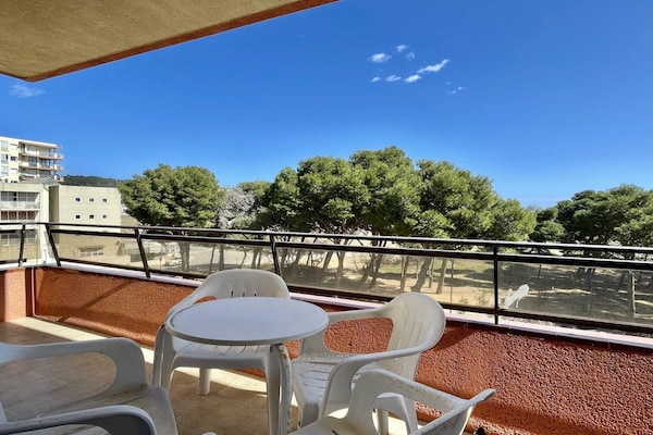 Beachfront Apartment In Estartit With Pool - L'Estartit