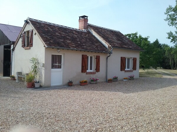 Gîte Pour Deux Personnes Avec Jaccuzy Au Calme Entre Chambord Et Beauval - Contres