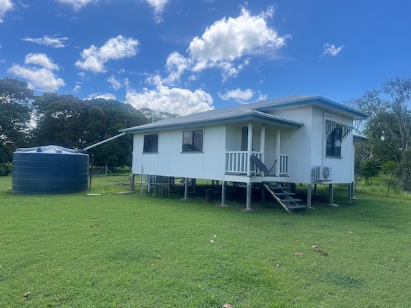 For The Fishing Entusiasts Right On The Elliot River, Relax And Unwind. - Queensland