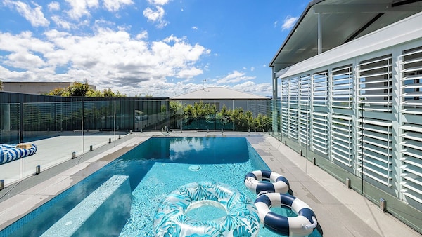 Vista Port Stephens - Luxurious Coastal Retreat With Heated Pool. - Nelson Bay