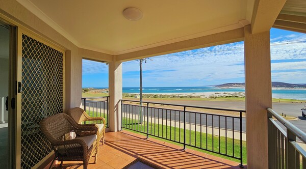 Luxury Waterfront | Sleeps 4 | Resort Pool | Wifi - Kalbarri