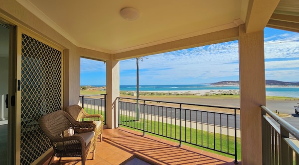 Luxury Waterfront | Sleeps 4 | Resort Pool | Wifi - Kalbarri