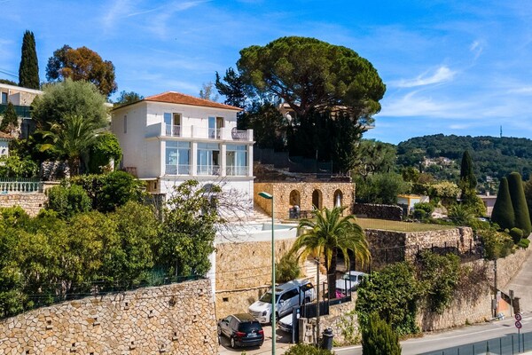 6-bedroom Villa, Private Pool, Panoramic View (Sea, Mountain & Over All Cannes) - Le Cannet