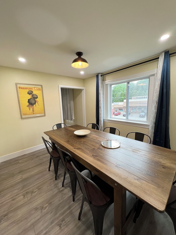 Amazing Deal: Spacious 4-bed, 2-bath Duplex Apartment! - Norwich, CT