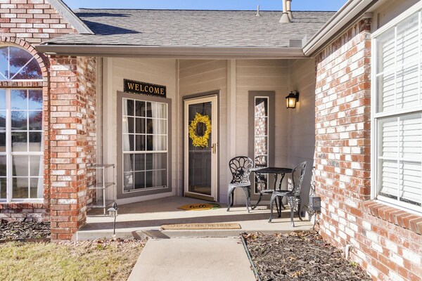 Charming Re-designed South Tulsa Retreat - Broken Arrow, OK