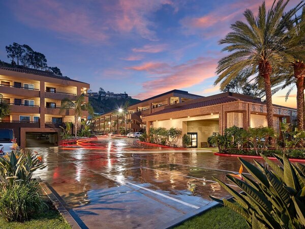 Sunlit San Diego Retreat W/ Pool - Your Relaxation Spot, 3 Rooms - Old Town - San Diego