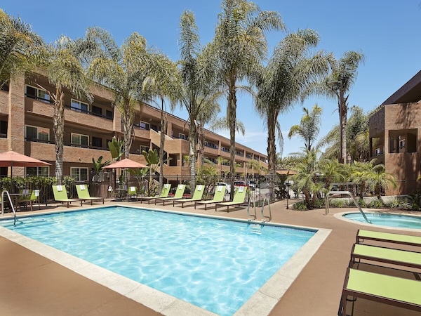 San Diego Retreat: Cozy Room By Seaworld With Pool | 3 Family Rooms - San Diego, CA