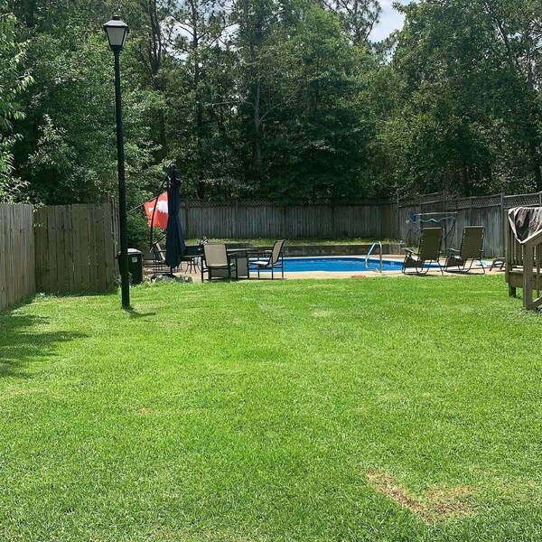 Beautiful Home Perfect For The Masters , 3 Bedrooms And 2.5 Baths! With A Pool!! - North Augusta, SC