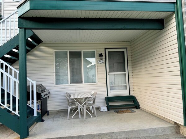Sicamous Townhouse With Boat Slip. Welcome To The Lake! - Sicamous
