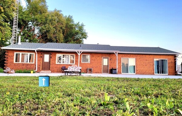 Waterfront Cabin W/ Sunset View, Wifi, Huge Yard, And Fire-pit! - Saint Joseph, MO