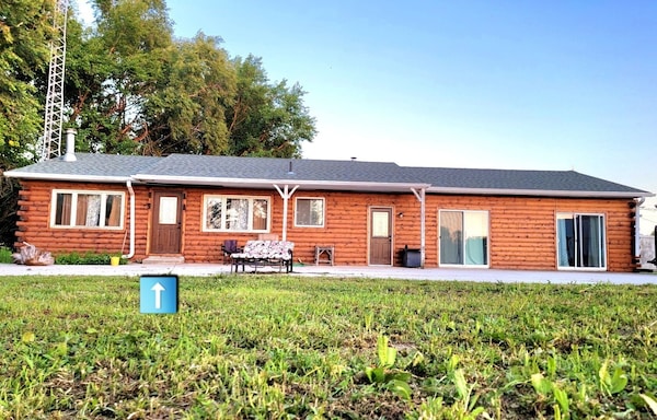 Waterfront Cabin W/ Sunset View, Wifi, Huge Yard, And Fire-pit! - Saint Joseph, MO