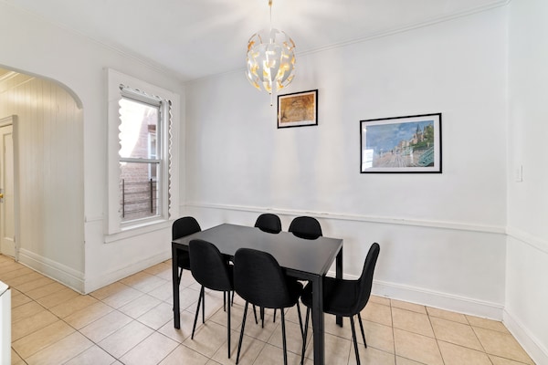 Spacious 5-bedroom House In Enjoyable Brooklyn - New York